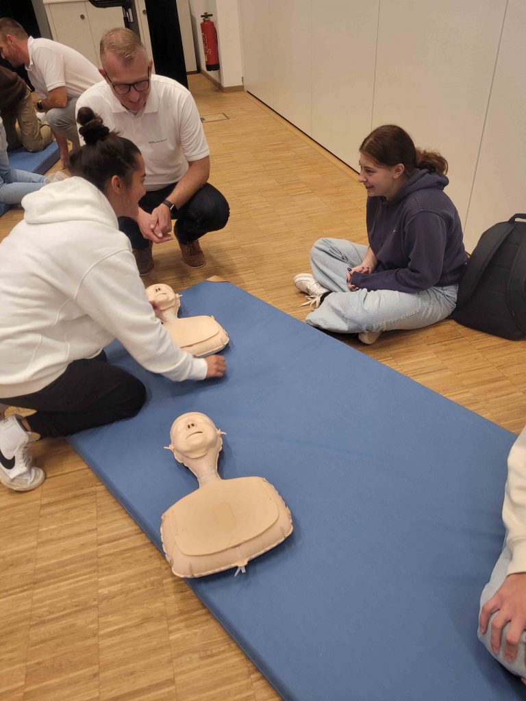 Schüler werden zu Lebensrettern ausgebildet – BSG
